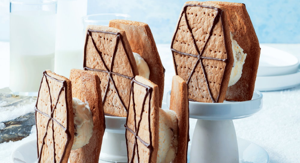 Star Wars: Galactic Baking: The Official Cookbook of Sweet and Savory ...