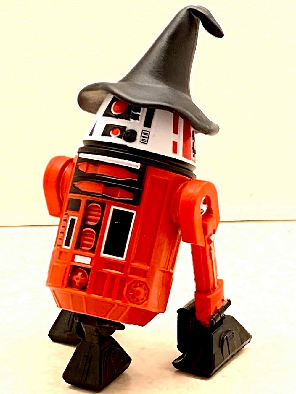 Meet the 2021 Disney Parks Halloween themed Droid Factory astromech ...