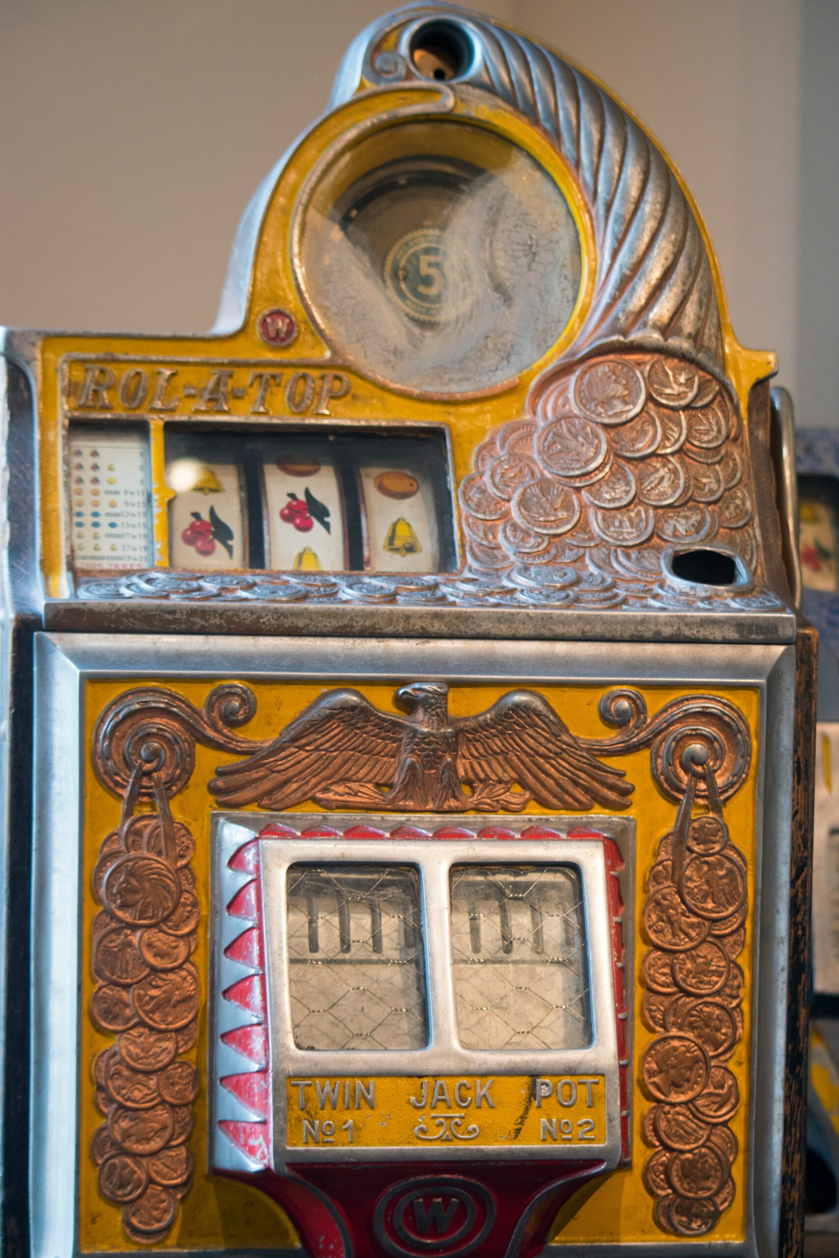 A Brief History Of The Slot Machine Amusement Leisure - Fantha Tracks ...
