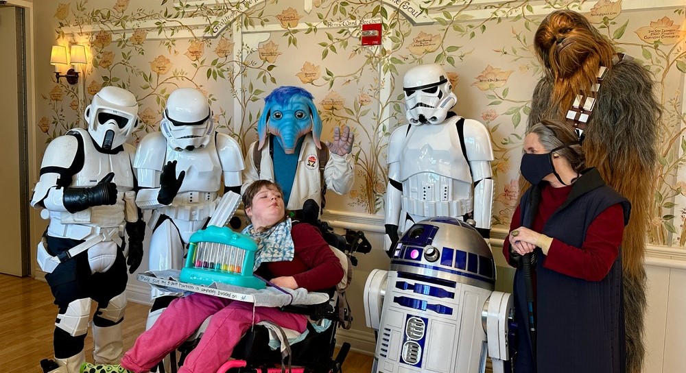 Neel visits the kids at George Mark Children's House - Fantha Tracks ...